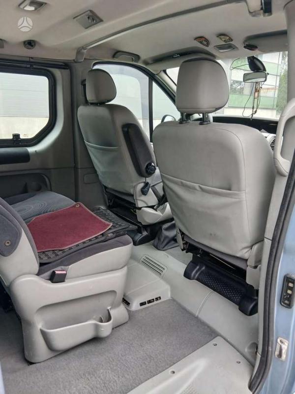 Grey Renault Trafic 2008 in Riga, with an engine capacity of 2.46 L and mileage of 300 thousand km for 8000 €, photo 5 on AUTOMOTO.COM.LV