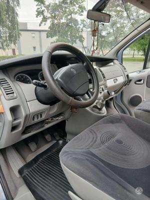 Grey Renault Trafic 2008 in Riga, with an engine capacity of 2.46 L and mileage of 300 thousand km for 8000 €, photo 8 on AUTOMOTO.COM.LV
