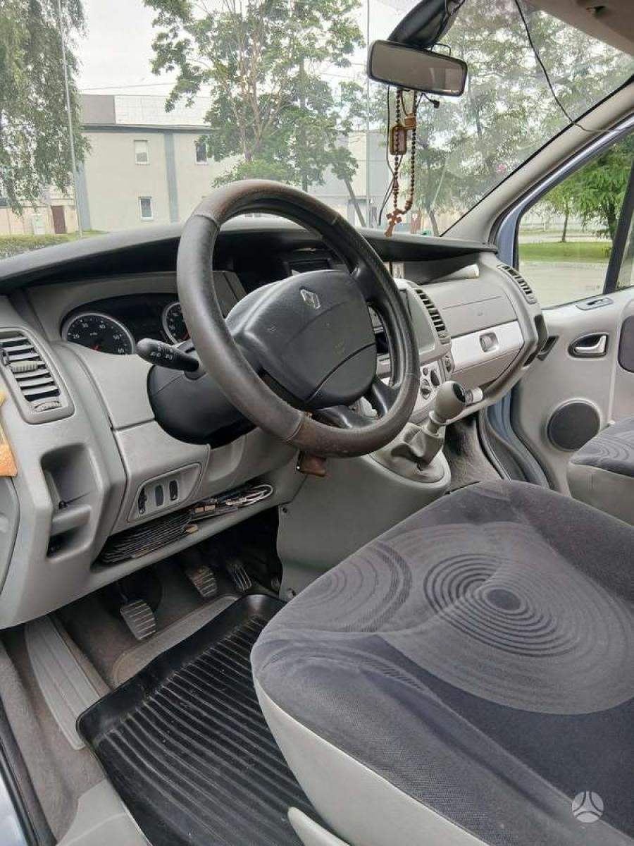 Grey Renault Trafic 2008 in Riga, with an engine capacity of 2.46 L and mileage of 300 thousand km for 8000 €, photo 8 on AUTOMOTO.COM.LV