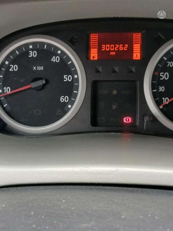 Grey Renault Trafic 2008 in Riga, with an engine capacity of 2.46 L and mileage of 300 thousand km for 8000 €, photo 9 on AUTOMOTO.COM.LV