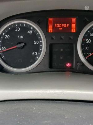 Grey Renault Trafic 2008 in Riga, with an engine capacity of 2.46 L and mileage of 300 thousand km for 8000 €, photo 10 on AUTOMOTO.COM.LV