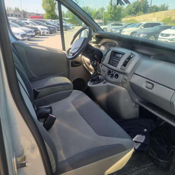 Pelēks Renault Trafic 2009 Tauragė, ar dzinēja tilpumu 2.00 L un nobraukumu 363 tūkst. km par 4900 €, foto 6 vietnē AUTOMOTO.COM.LV