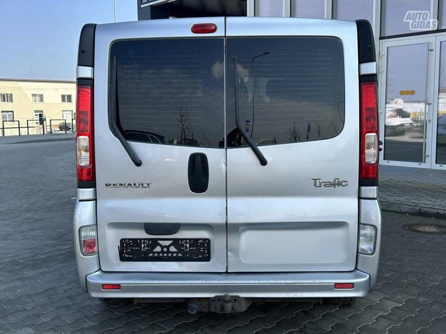 Pelēks Renault Trafic 2010 Viļņa, ar dzinēja tilpumu 2.00 L un nobraukumu 310 tūkst. km par 6000 €, foto 6 vietnē AUTOMOTO.COM.LV