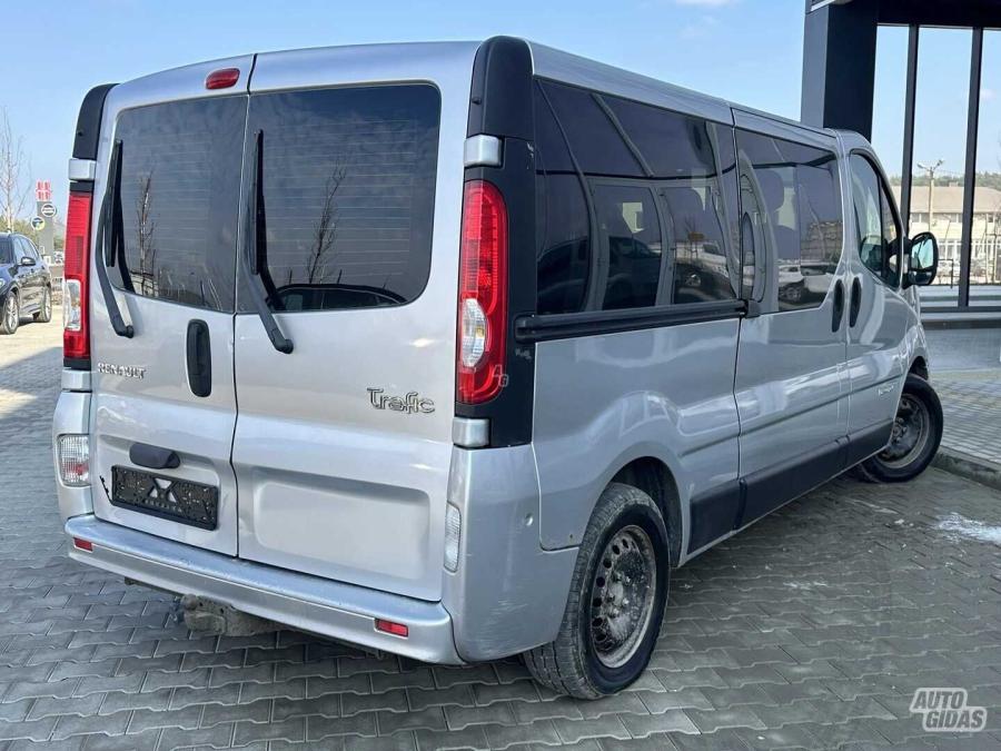 Pelēks Renault Trafic 2010 Viļņa, ar dzinēja tilpumu 2.00 L un nobraukumu 310 tūkst. km par 6000 €, foto 7 vietnē AUTOMOTO.COM.LV