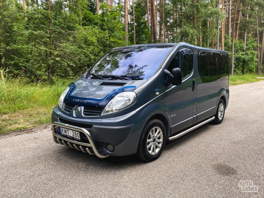 Grey Renault Trafic 2011 in Vilnius, with an engine capacity of 2.00 L and mileage of 167 thousand km for 10950 €, photo 1 on AUTOMOTO.COM.LV