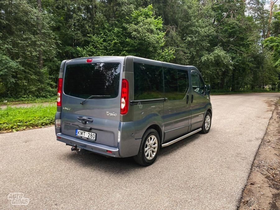 Grey Renault Trafic 2011 in Vilnius, with an engine capacity of 2.00 L and mileage of 167 thousand km for 10950 €, photo 6 on AUTOMOTO.COM.LV
