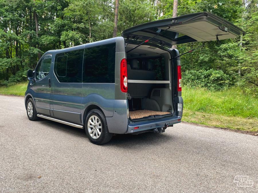 Grey Renault Trafic 2011 in Vilnius, with an engine capacity of 2.00 L and mileage of 167 thousand km for 10950 €, photo 9 on AUTOMOTO.COM.LV