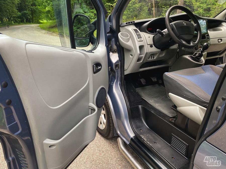 Grey Renault Trafic 2011 in Vilnius, with an engine capacity of 2.00 L and mileage of 167 thousand km for 10950 €, photo 11 on AUTOMOTO.COM.LV