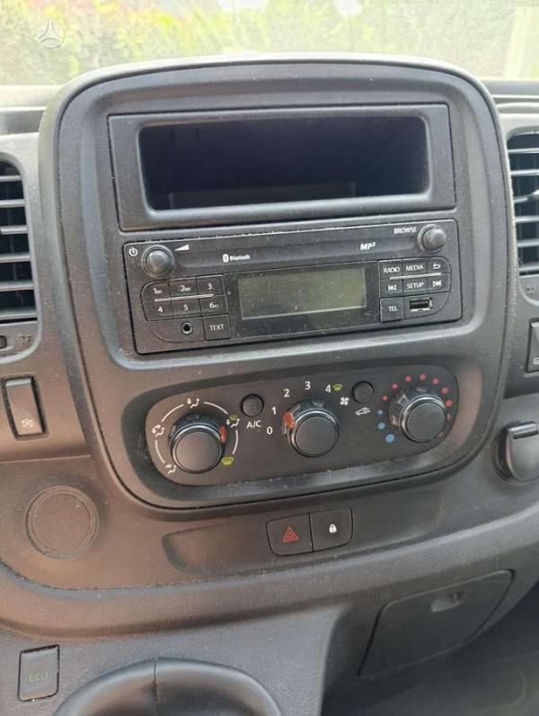 Grey Renault Trafic 2015 in Taurage, with an engine capacity of 1.60 L and mileage of 175 thousand km for 9150 €, photo 8 on AUTOMOTO.COM.LV