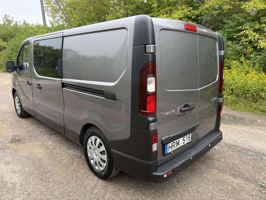 Pelēks Renault Trafic 2015 Viļņa, ar dzinēja tilpumu 1.60 L un nobraukumu 279 tūkst. km par 6900 €, foto 7 vietnē AUTOMOTO.COM.LV
