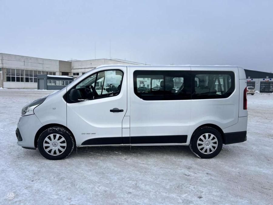 Grey Renault Trafic 2016 in Panevezys, with an engine capacity of 1.60 L and mileage of 246 thousand km for 10200 €, photo 4 on AUTOMOTO.COM.LV