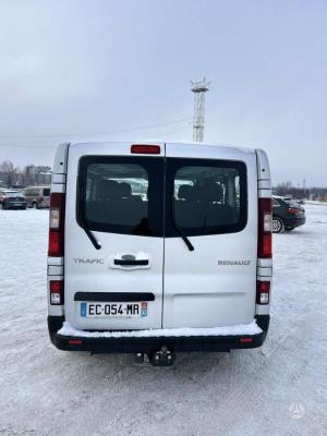 Grey Renault Trafic 2016 in Panevezys, with an engine capacity of 1.60 L and mileage of 246 thousand km for 10200 €, photo 5 on AUTOMOTO.COM.LV