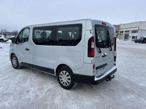 Grey Renault Trafic 2016 in Panevezys, with an engine capacity of 1.60 L and mileage of 246 thousand km for 10200 €, photo 7 on AUTOMOTO.COM.LV
