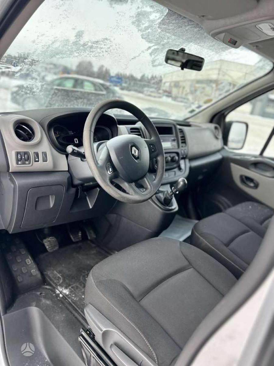 Grey Renault Trafic 2016 in Panevezys, with an engine capacity of 1.60 L and mileage of 246 thousand km for 10200 €, photo 14 on AUTOMOTO.COM.LV