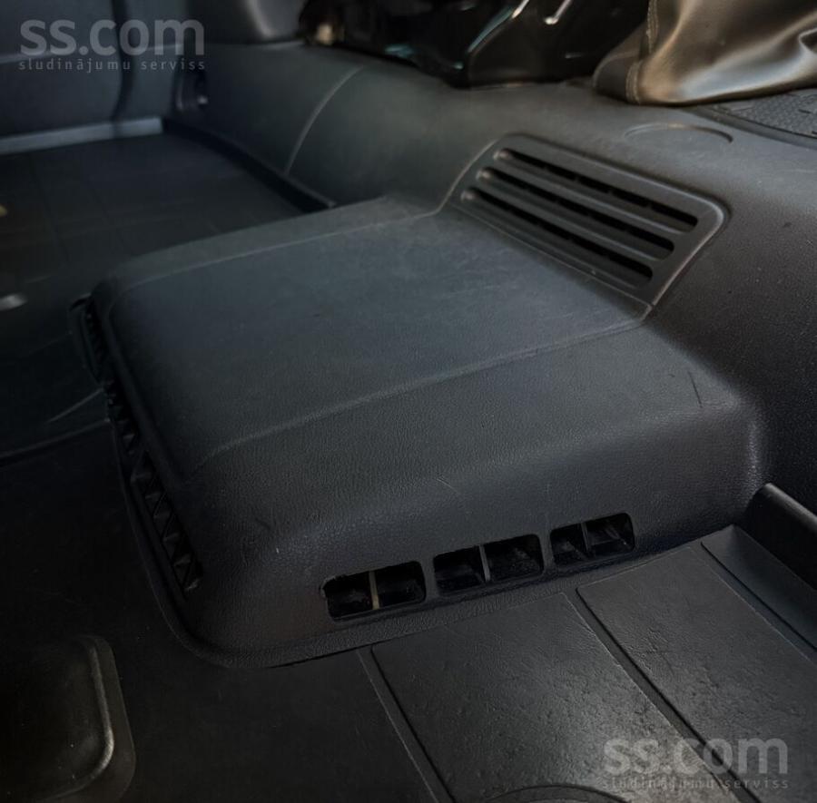 Grey Renault Trafic 2016 in Tallinn, with an engine capacity of 1.60 L and mileage of 280 thousand km for 11499 €, photo 19 on AUTOMOTO.COM.LV