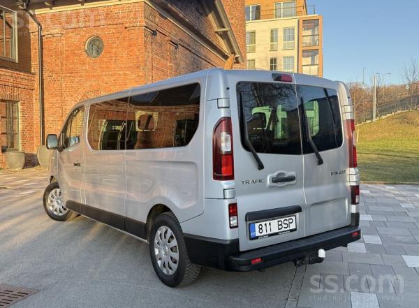 Grey Renault Trafic 2016 in Tallinn, with an engine capacity of 1.60 L and mileage of 280 thousand km for 11499 €, photo 10 on AUTOMOTO.COM.LV