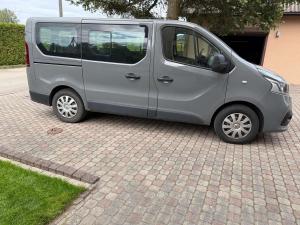 Grey Renault Trafic 2016 in Taurage, with an engine capacity of 1.60 L and mileage of 200 thousand km for 9500 €, photo 4 on AUTOMOTO.COM.LV