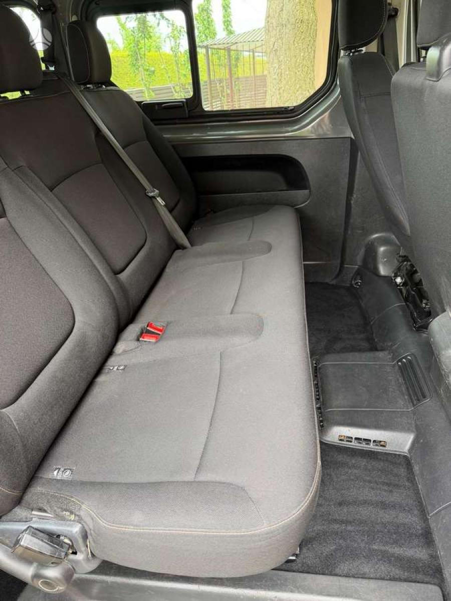 Grey Renault Trafic 2016 in Taurage, with an engine capacity of 1.60 L and mileage of 200 thousand km for 9500 €, photo 7 on AUTOMOTO.COM.LV