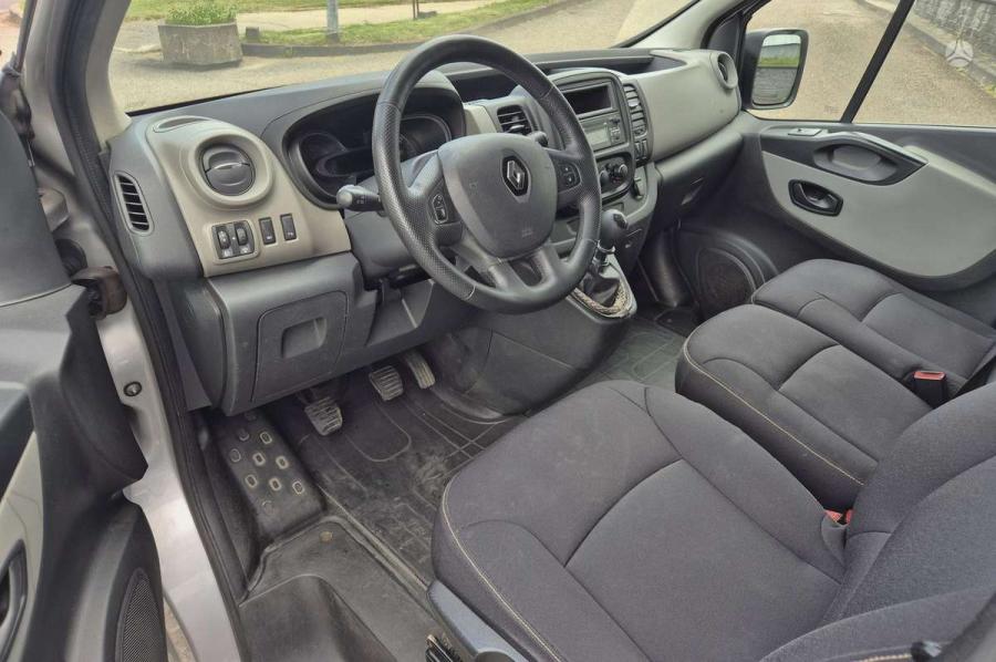 Grey Renault Trafic 2019 in Vilnius, with an engine capacity of 1.60 L and mileage of 212 thousand km for 12900 €, photo 9 on AUTOMOTO.COM.LV