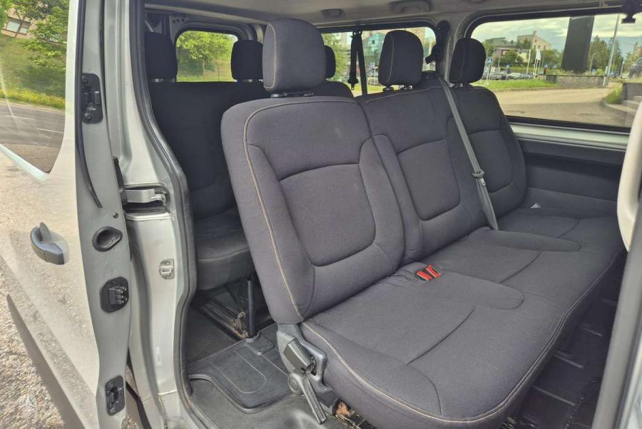 Grey Renault Trafic 2019 in Vilnius, with an engine capacity of 1.60 L and mileage of 212 thousand km for 12900 €, photo 11 on AUTOMOTO.COM.LV