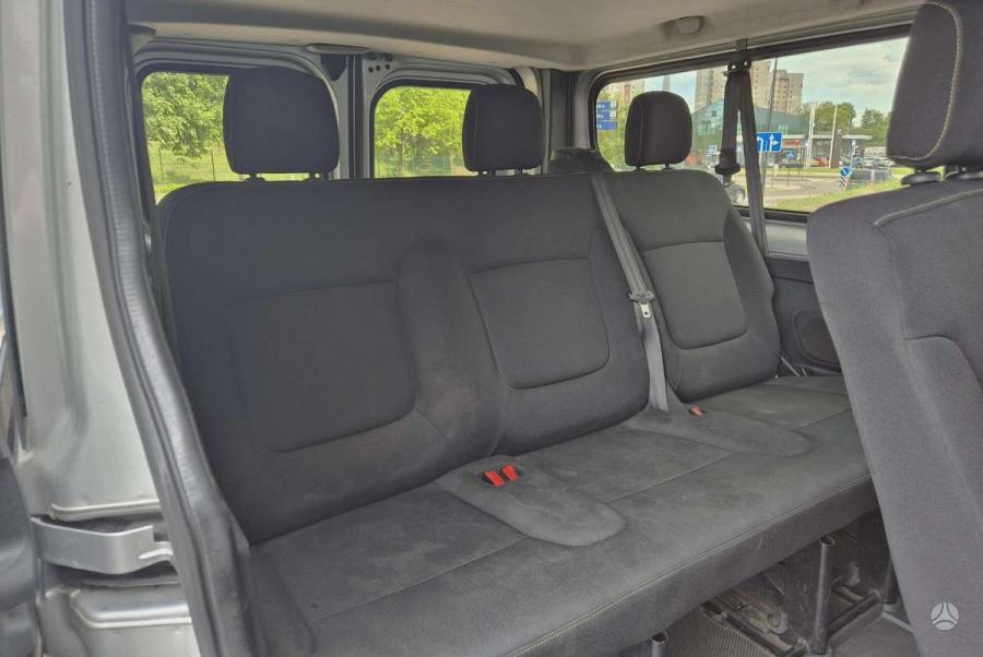 Grey Renault Trafic 2019 in Vilnius, with an engine capacity of 1.60 L and mileage of 212 thousand km for 12900 €, photo 12 on AUTOMOTO.COM.LV