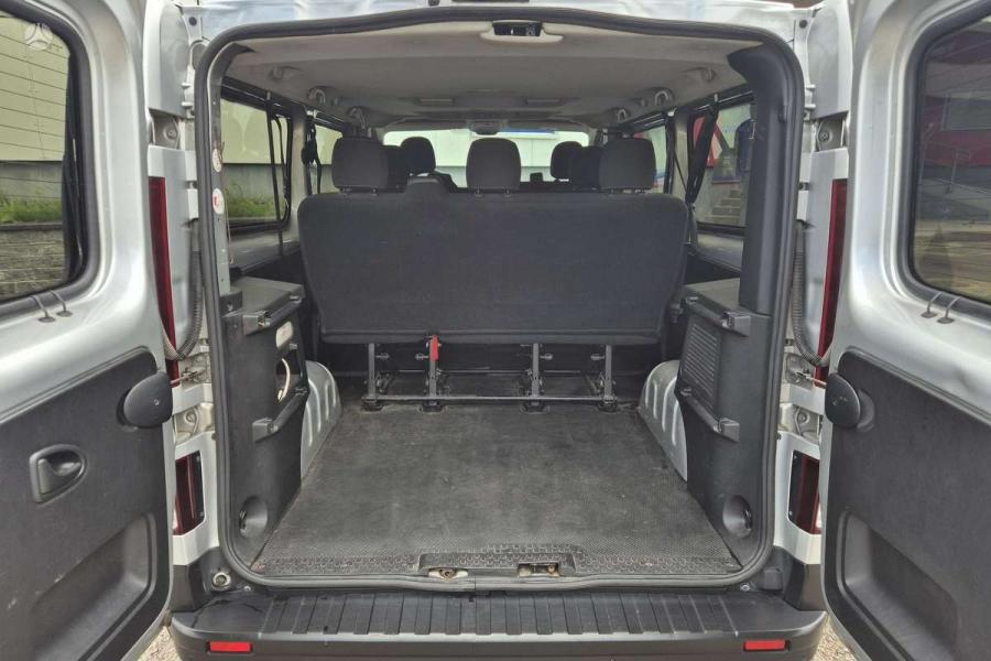 Grey Renault Trafic 2019 in Vilnius, with an engine capacity of 1.60 L and mileage of 212 thousand km for 12900 €, photo 13 on AUTOMOTO.COM.LV