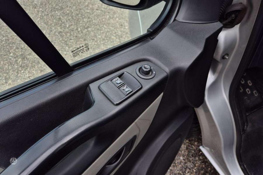 Grey Renault Trafic 2019 in Vilnius, with an engine capacity of 1.60 L and mileage of 212 thousand km for 12900 €, photo 14 on AUTOMOTO.COM.LV