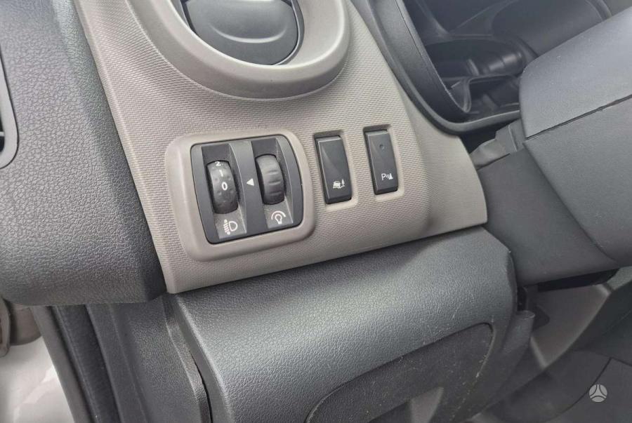 Grey Renault Trafic 2019 in Vilnius, with an engine capacity of 1.60 L and mileage of 212 thousand km for 12900 €, photo 15 on AUTOMOTO.COM.LV