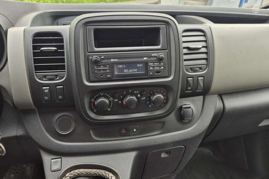 Grey Renault Trafic 2019 in Vilnius, with an engine capacity of 1.60 L and mileage of 212 thousand km for 12900 €, photo 16 on AUTOMOTO.COM.LV