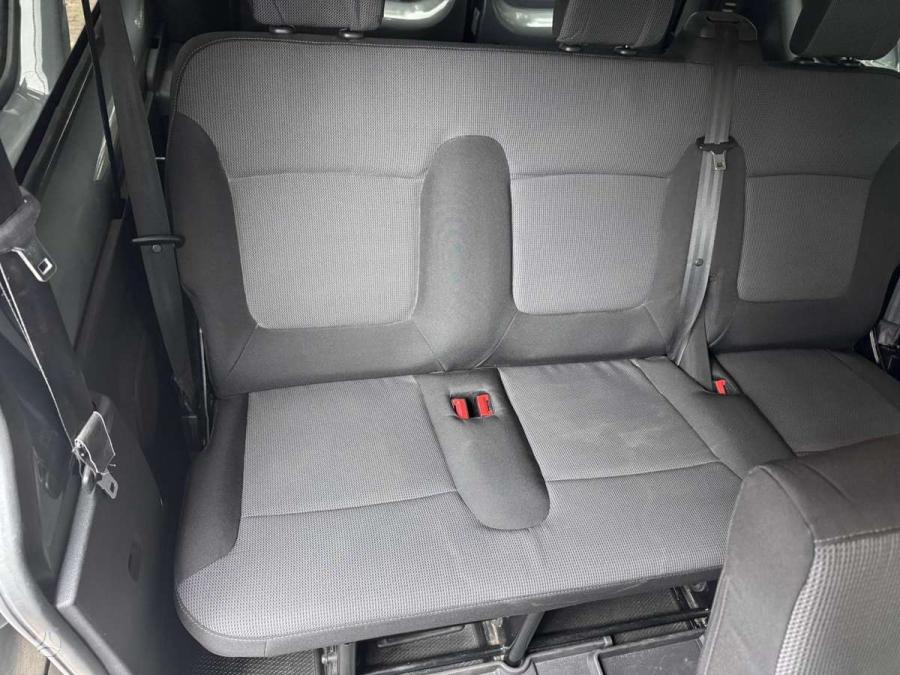 Grey Renault Trafic 2022 in Vilnius, with an engine capacity of 2.00 L and mileage of 91 thousand km for 25000 €, photo 8 on AUTOMOTO.COM.LV