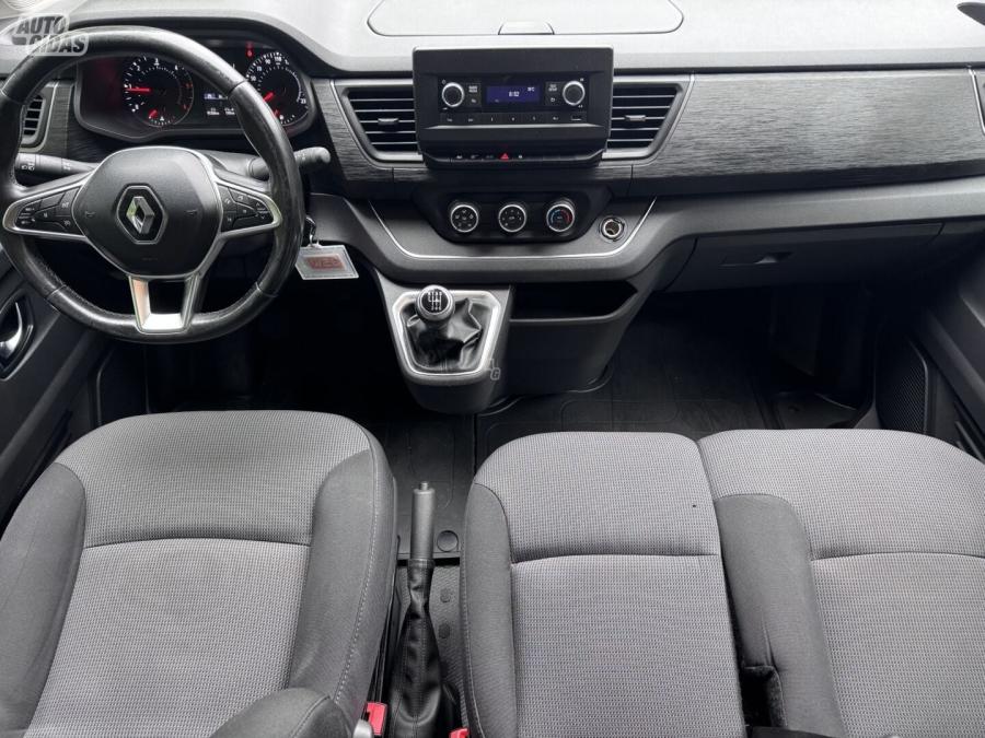 Grey Renault Trafic 2022 in Avizieniai, with an engine capacity of 2.00 L and mileage of 91 thousand km for 25000 €, photo 6 on AUTOMOTO.COM.LV