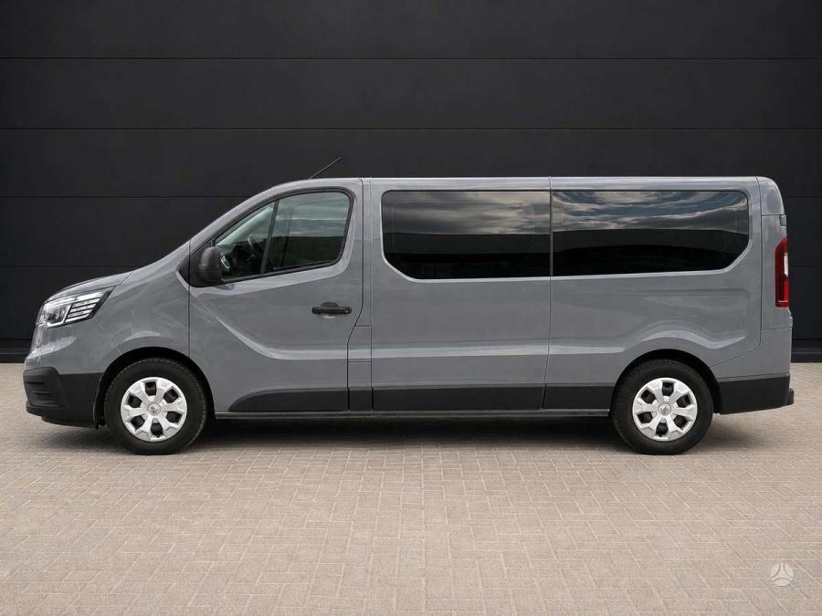 Grey Renault Trafic 2022 in Vilnius, with an engine capacity of 2.00 L and mileage of 166 thousand km for 23750 €, photo 3 on AUTOMOTO.COM.LV