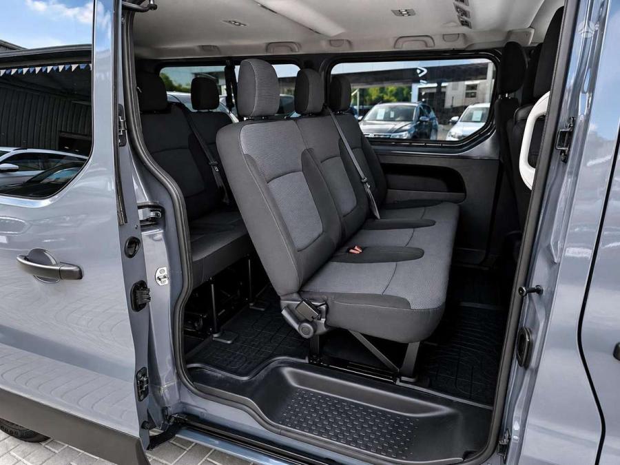 Grey Renault Trafic 2022 in Vilnius, with an engine capacity of 2.00 L and mileage of 166 thousand km for 23750 €, photo 17 on AUTOMOTO.COM.LV