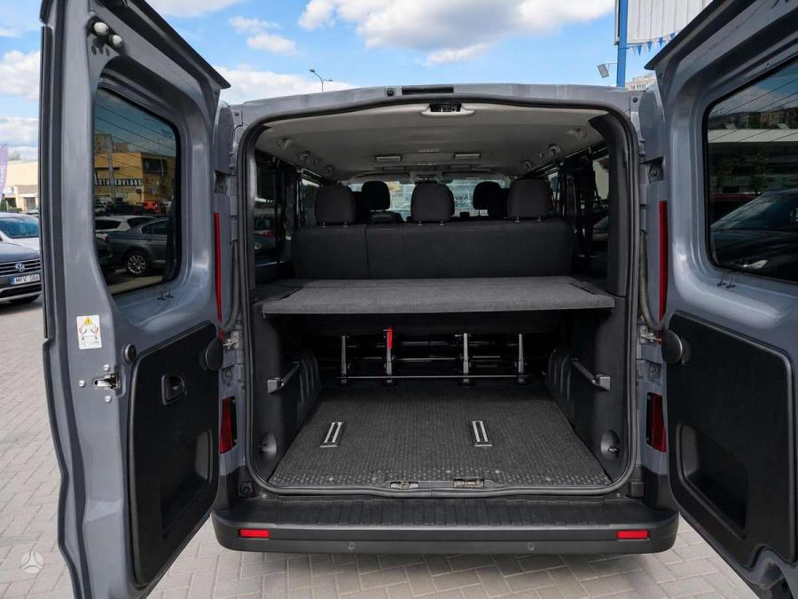 Grey Renault Trafic 2022 in Vilnius, with an engine capacity of 2.00 L and mileage of 166 thousand km for 23750 €, photo 19 on AUTOMOTO.COM.LV