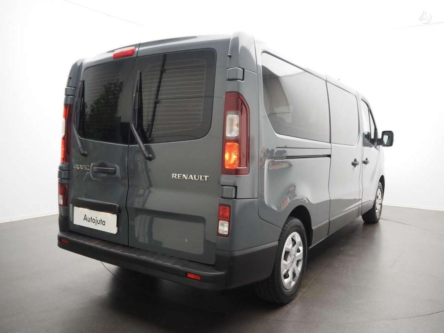 Grey Renault Trafic 2024 in Vilnius, with an engine capacity of 2.00 L and mileage of 63 thousand km for 28500 €, photo 5 on AUTOMOTO.COM.LV
