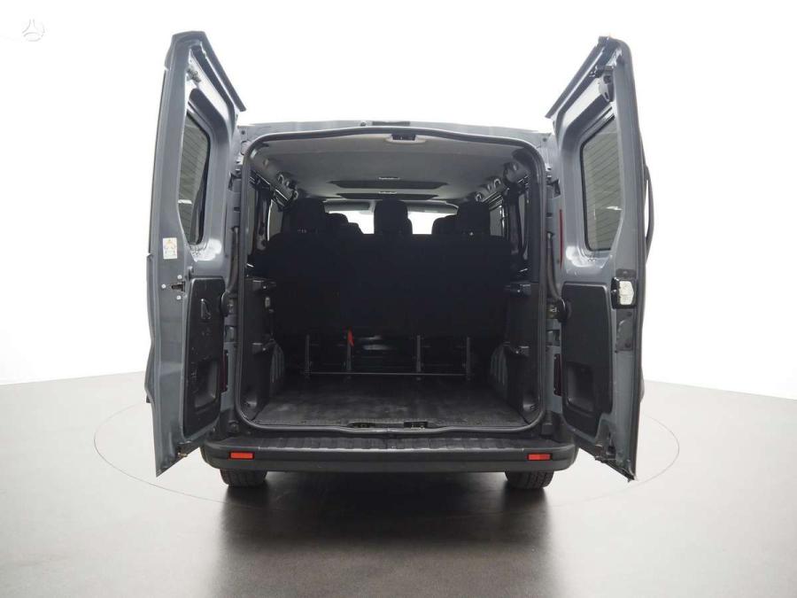 Grey Renault Trafic 2024 in Vilnius, with an engine capacity of 2.00 L and mileage of 63 thousand km for 28500 €, photo 7 on AUTOMOTO.COM.LV