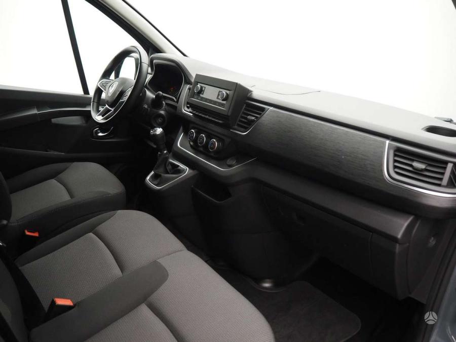 Grey Renault Trafic 2024 in Vilnius, with an engine capacity of 2.00 L and mileage of 63 thousand km for 28500 €, photo 14 on AUTOMOTO.COM.LV