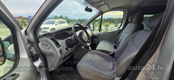 Pelēks Renault Trafic 2004 Tallina, ar dzinēja tilpumu 1.90 L un nobraukumu 0 tūkst. km par 5999 €, foto 4 vietnē AUTOMOTO.COM.LV