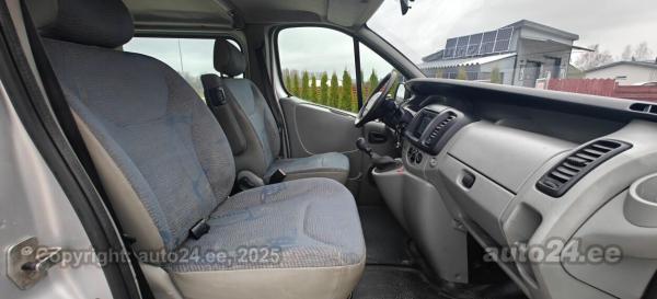 Grey Renault Trafic 2005 in Paide, with an engine capacity of 2.50 L and mileage of 450 thousand km for 3490 €, photo 11 on AUTOMOTO.COM.LV