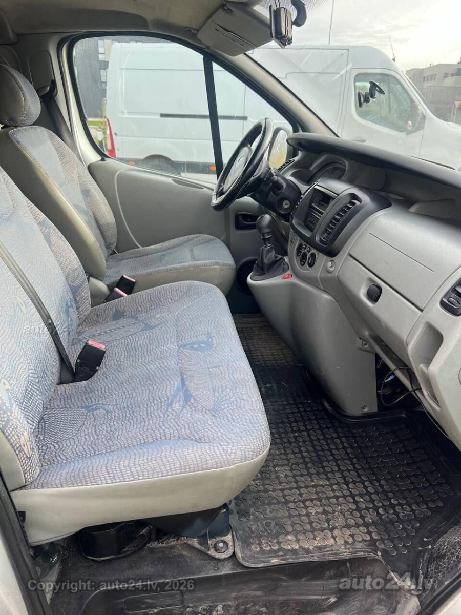 Pelēks Renault Trafic 2005 Tallina, ar dzinēja tilpumu 1.90 L un nobraukumu 342 tūkst. km par 3300 €, foto 5 vietnē AUTOMOTO.COM.LV