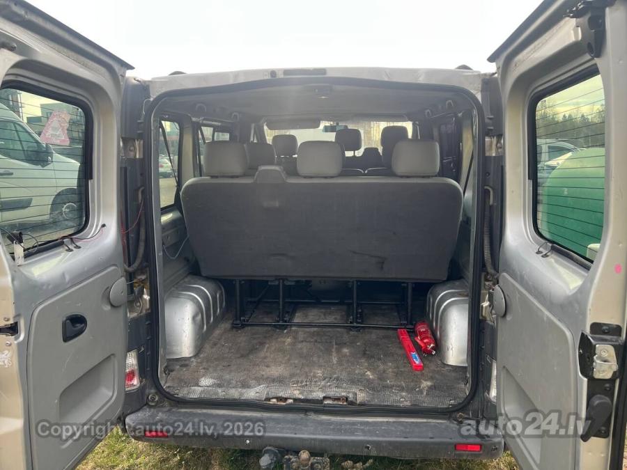 Pelēks Renault Trafic 2005 Tallina, ar dzinēja tilpumu 1.90 L un nobraukumu 342 tūkst. km par 3300 €, foto 8 vietnē AUTOMOTO.COM.LV