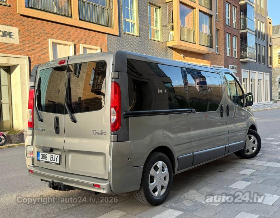 Pelēks Renault Trafic 2013 Tallina, ar dzinēja tilpumu 2.00 L un nobraukumu 211 tūkst. km par 8999 €, foto 14 vietnē AUTOMOTO.COM.LV