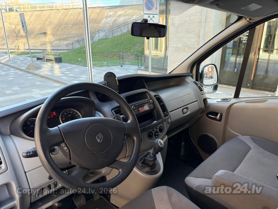 Pelēks Renault Trafic 2013 Tallina, ar dzinēja tilpumu 2.00 L un nobraukumu 211 tūkst. km par 8999 €, foto 21 vietnē AUTOMOTO.COM.LV