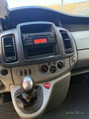 Pelēks Renault Trafic 2013 Tallina, ar dzinēja tilpumu 2.00 L un nobraukumu 211 tūkst. km par 8999 €, foto 23 vietnē AUTOMOTO.COM.LV