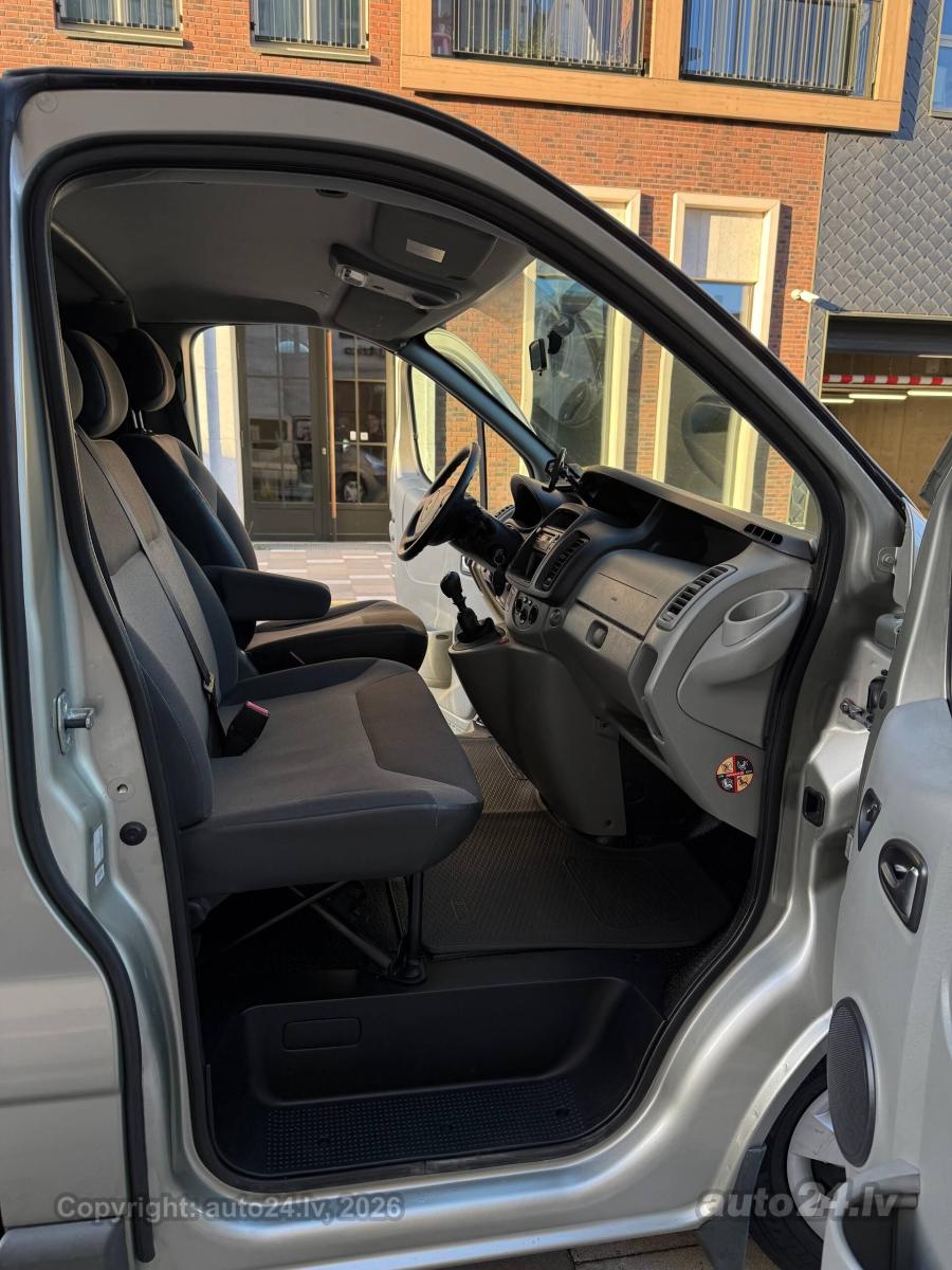 Pelēks Renault Trafic 2013 Tallina, ar dzinēja tilpumu 2.00 L un nobraukumu 211 tūkst. km par 8999 €, foto 26 vietnē AUTOMOTO.COM.LV