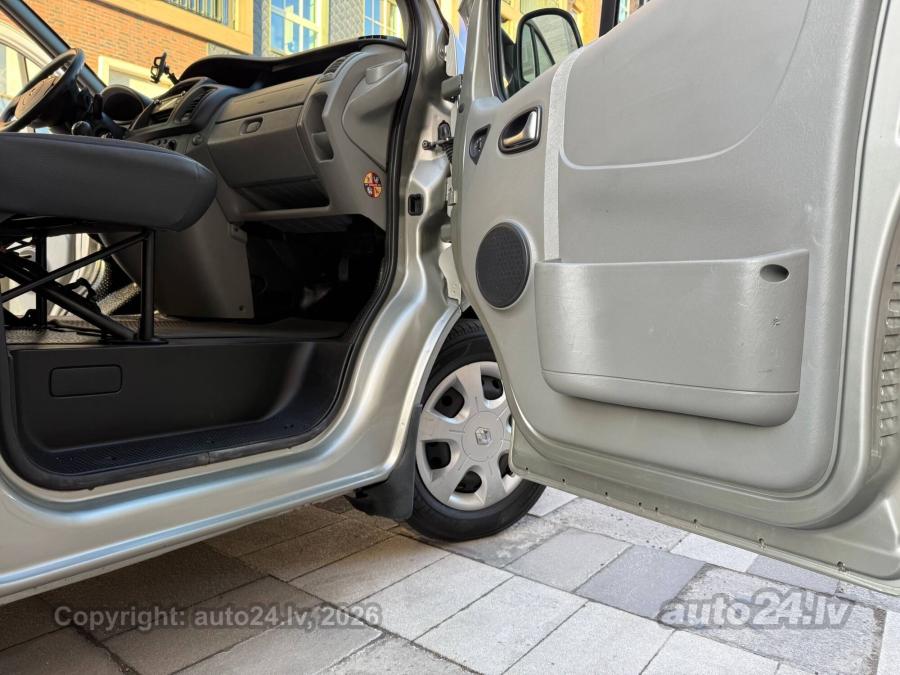 Pelēks Renault Trafic 2013 Tallina, ar dzinēja tilpumu 2.00 L un nobraukumu 211 tūkst. km par 8999 €, foto 28 vietnē AUTOMOTO.COM.LV