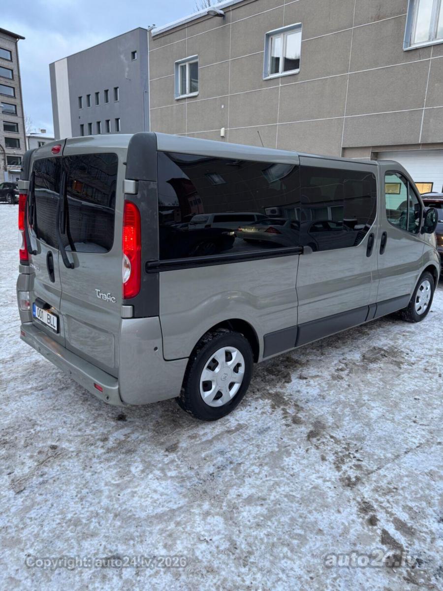 Grey Renault Trafic 2014 in Tallinn, with an engine capacity of 2.00 L and mileage of 170 thousand km for 9999 €, photo 2 on AUTOMOTO.COM.LV