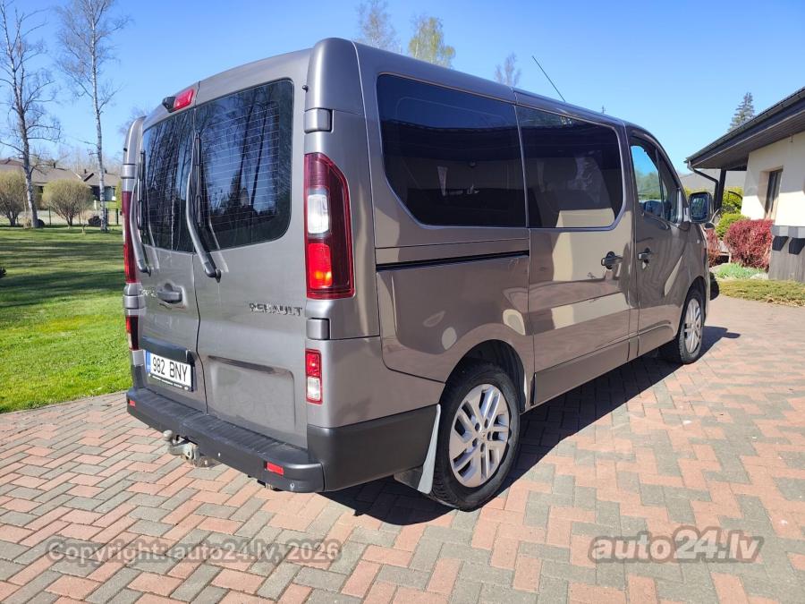 Pelēks Renault Trafic 2015 Tallina, ar dzinēja tilpumu 1.60 L un nobraukumu 279 tūkst. km par 12800 €, foto 3 vietnē AUTOMOTO.COM.LV