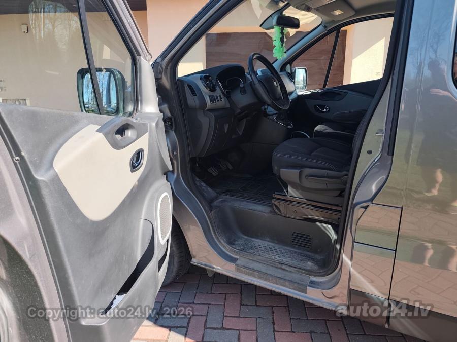 Pelēks Renault Trafic 2015 Tallina, ar dzinēja tilpumu 1.60 L un nobraukumu 279 tūkst. km par 12800 €, foto 9 vietnē AUTOMOTO.COM.LV