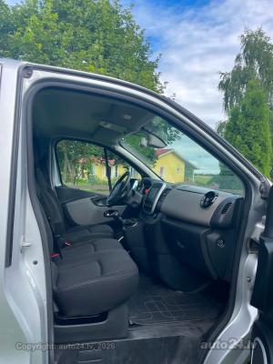 Pelēks Renault Trafic 2017 Tallina, ar dzinēja tilpumu 1.60 L un nobraukumu 275 tūkst. km par 12900 €, foto 9 vietnē AUTOMOTO.COM.LV